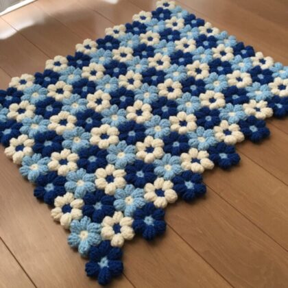 Beautiful flower crochet rug